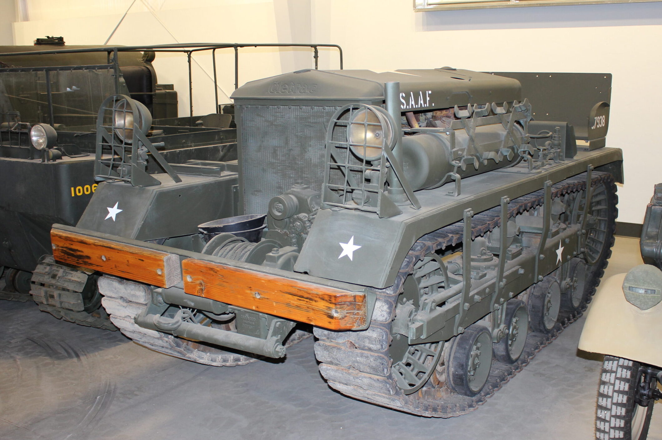 CLEVELAND TRACTOR COMPANY M2 MEDIUM HIGH-SPEED TRACTOR (CLETRAC) - Tucson Military Vehicle Museum